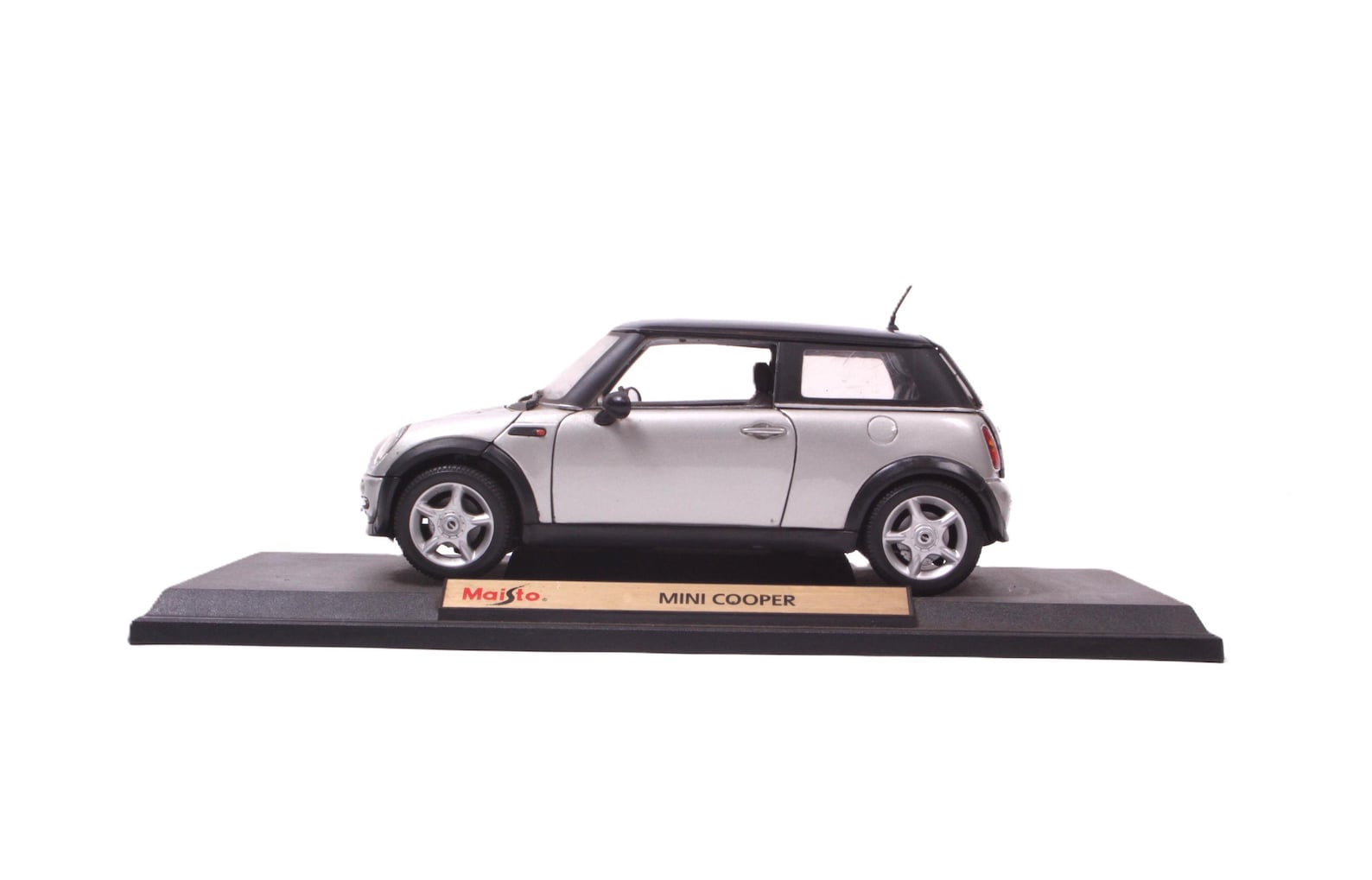 Maisto Mini Cooper 1:18 Scale Die-cast Collector Car With Display Base ...