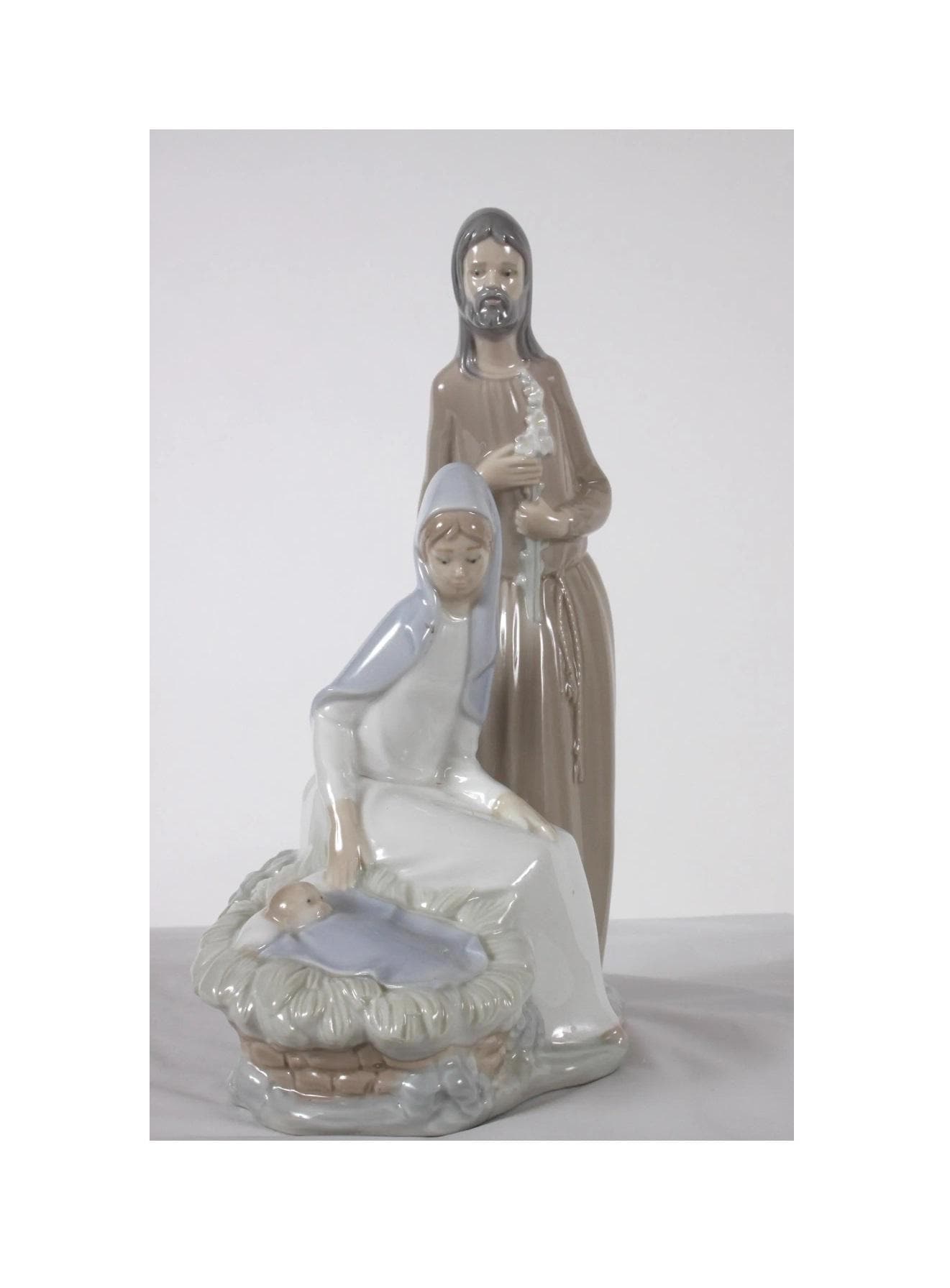 Nao by Lladro - Nativity A.k.a. Holy Family Figurine #025. Sculpted by ...