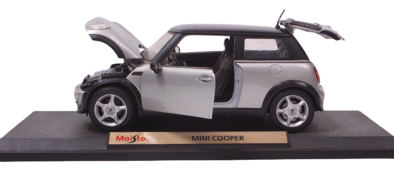Maisto Mini Cooper 1:18 Scale Die-cast Collector Car With Display Base ...