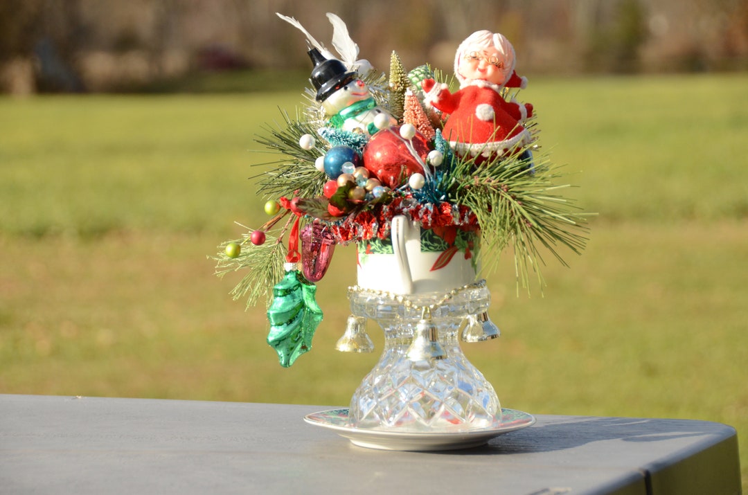 Kitsch Christmas ARRANGEMENT | Vintage Ornaments and Knick Knacks ...