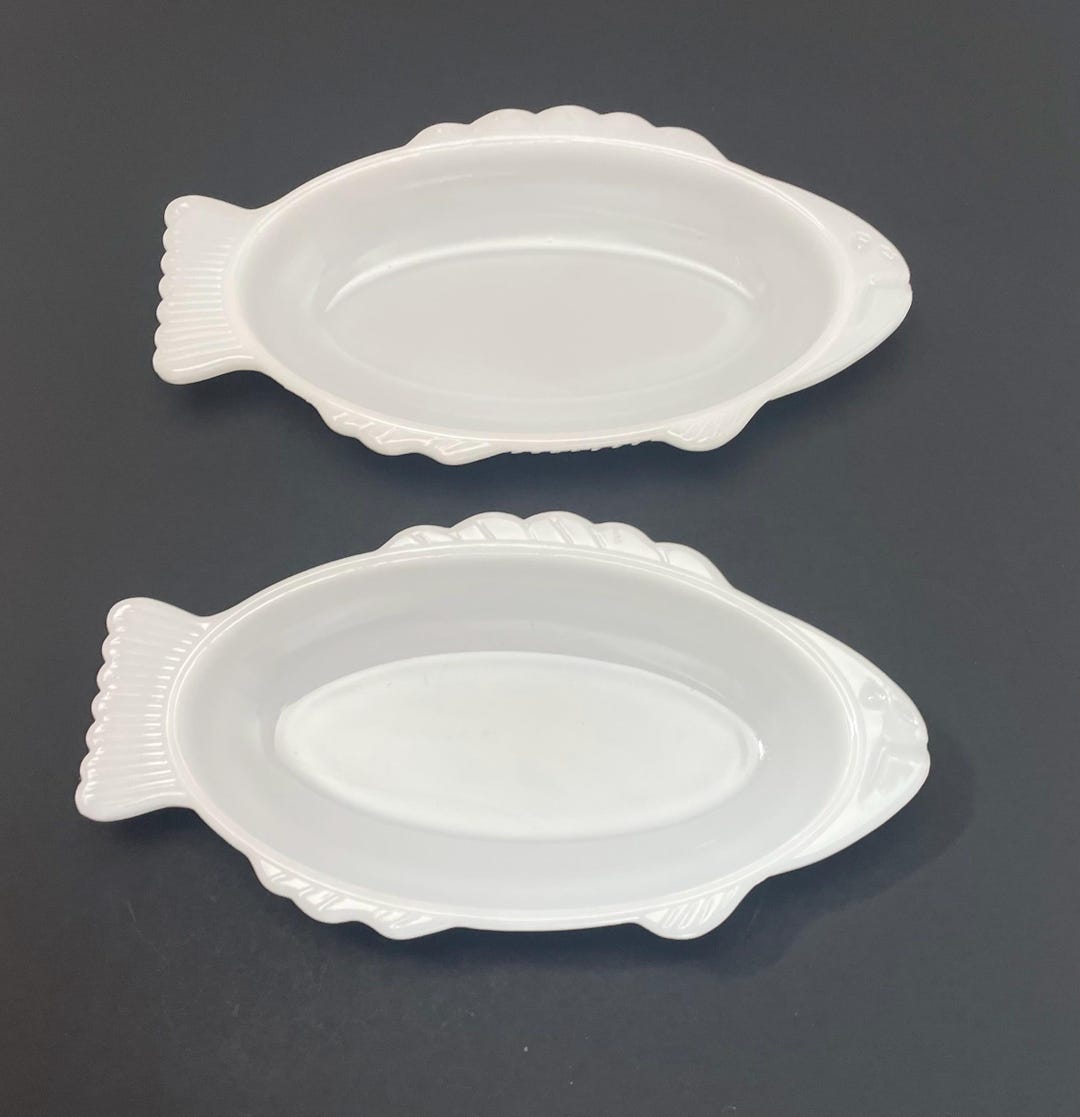 Pair of Vintage Glassbake Milk Glass Fish-shaped Baking Dishes Unique ...