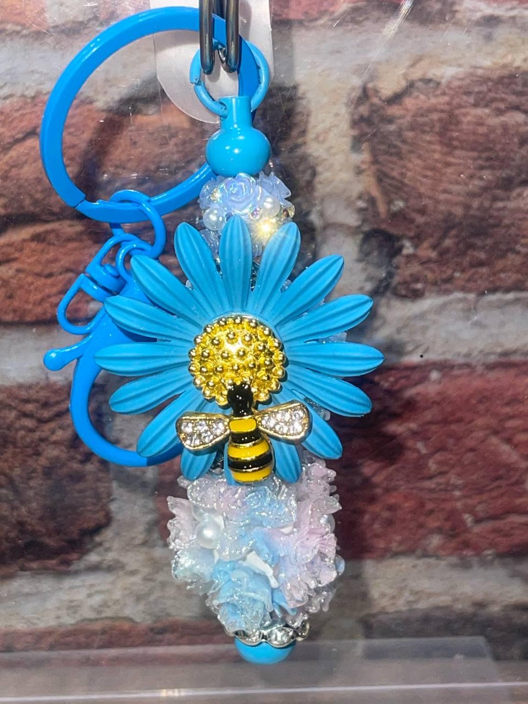 BEAUTIFUL BLINGY KEYCHAIN!!! Blingy Blue Daisy and Bumble Bee Handmade ...
