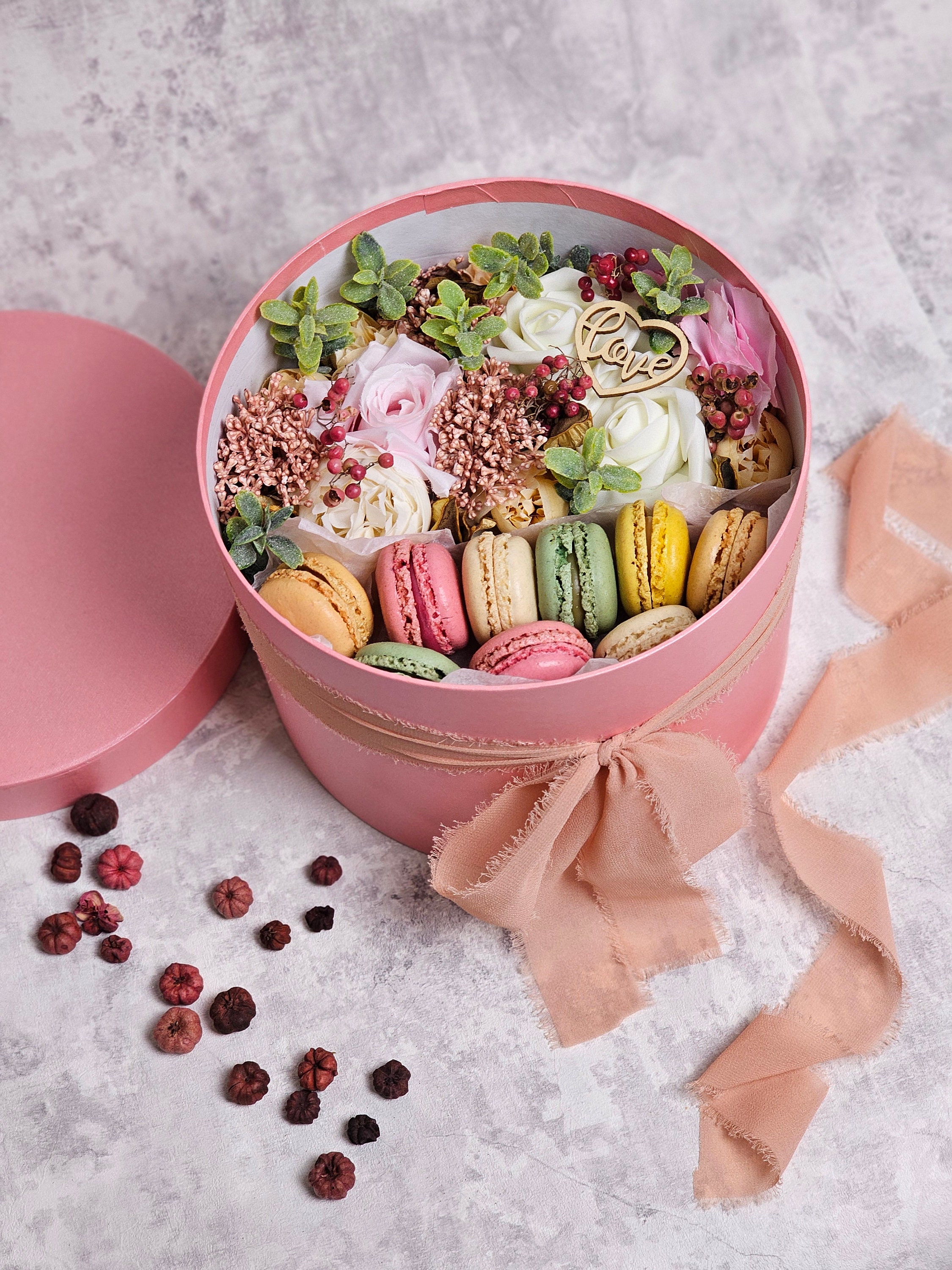 Macarons for Mum Valentine Day Mothers Day Eid Flowers in Box Macaron Birthday Present Flower ...