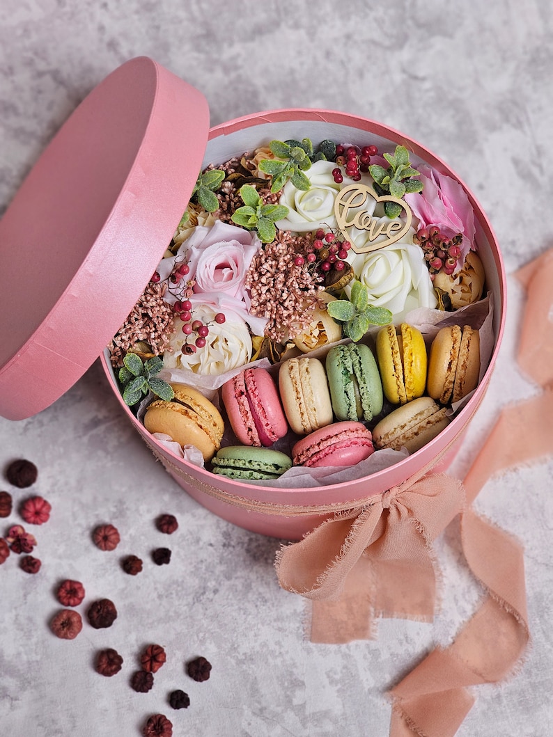 Macarons for Mum Valentine Day Mothers Day Eid Flowers in Box Macaron ...