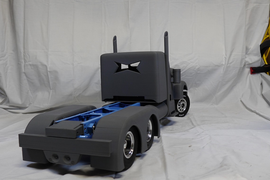 TAMIYA 1/14 Scale RC Semi-truck Body Kit Freightliner Classic Mob Lesu ...