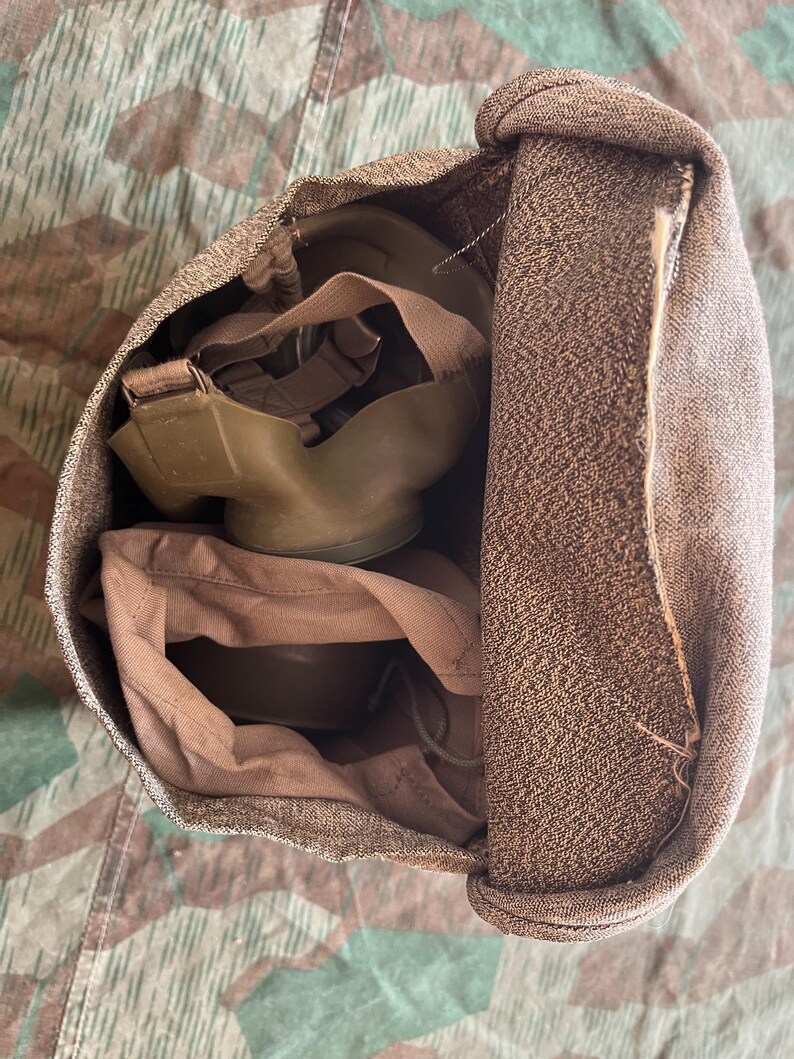 WW2 Swiss Army/civil Defense Gas Mask Complete With Army WW2 Pouch - Etsy
