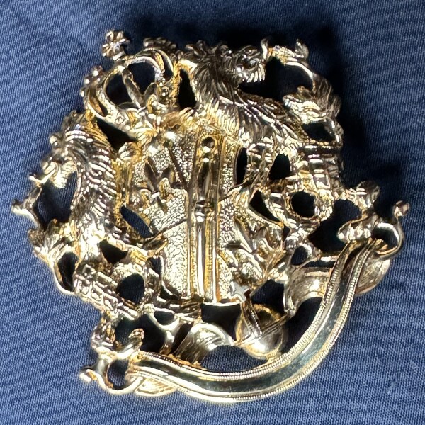 Lion Crest Brooch - Etsy