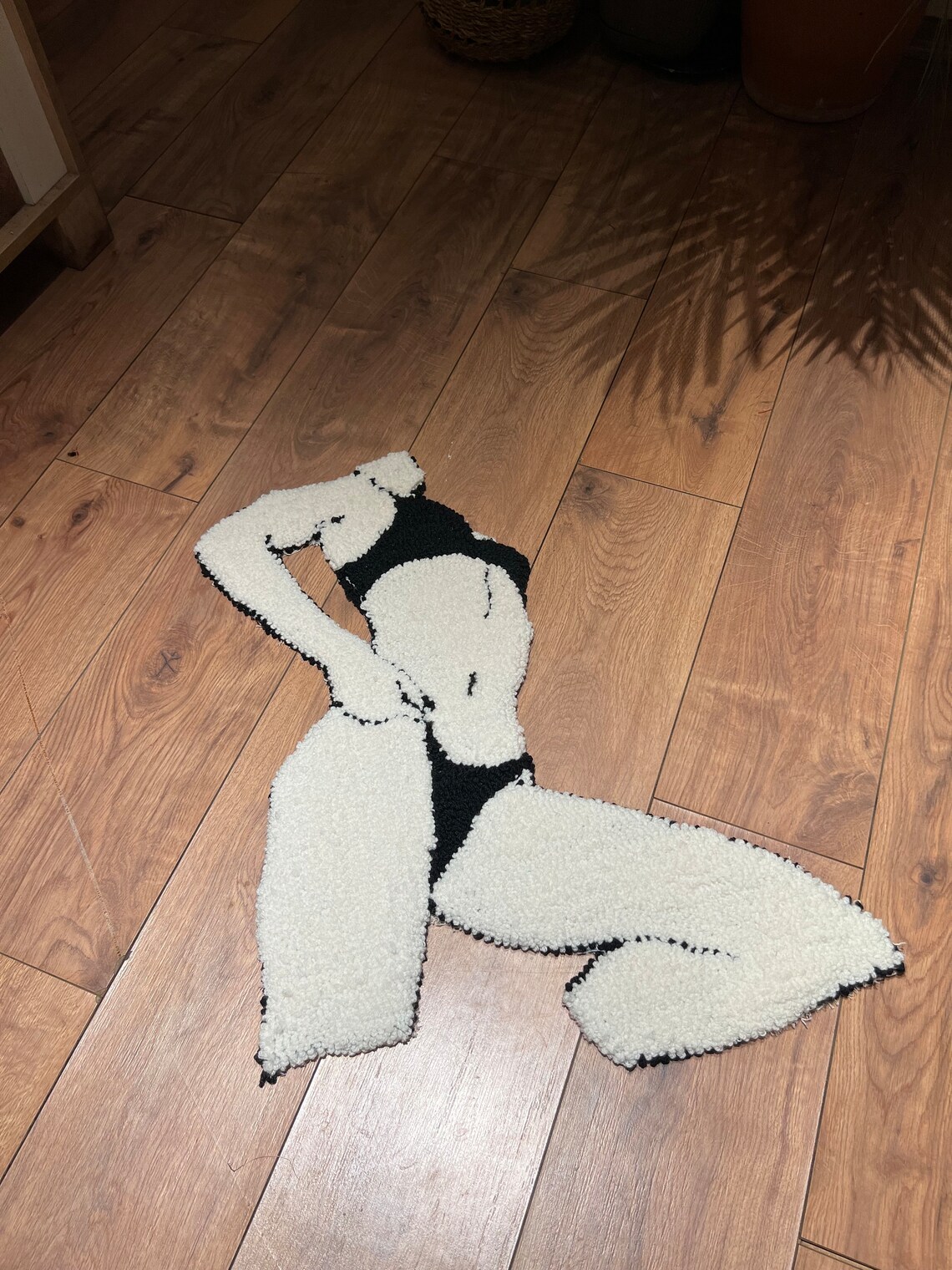 Woman Body Fluffy Tufted Rug Bedroom , Modern Tufting Handmade, Black ...