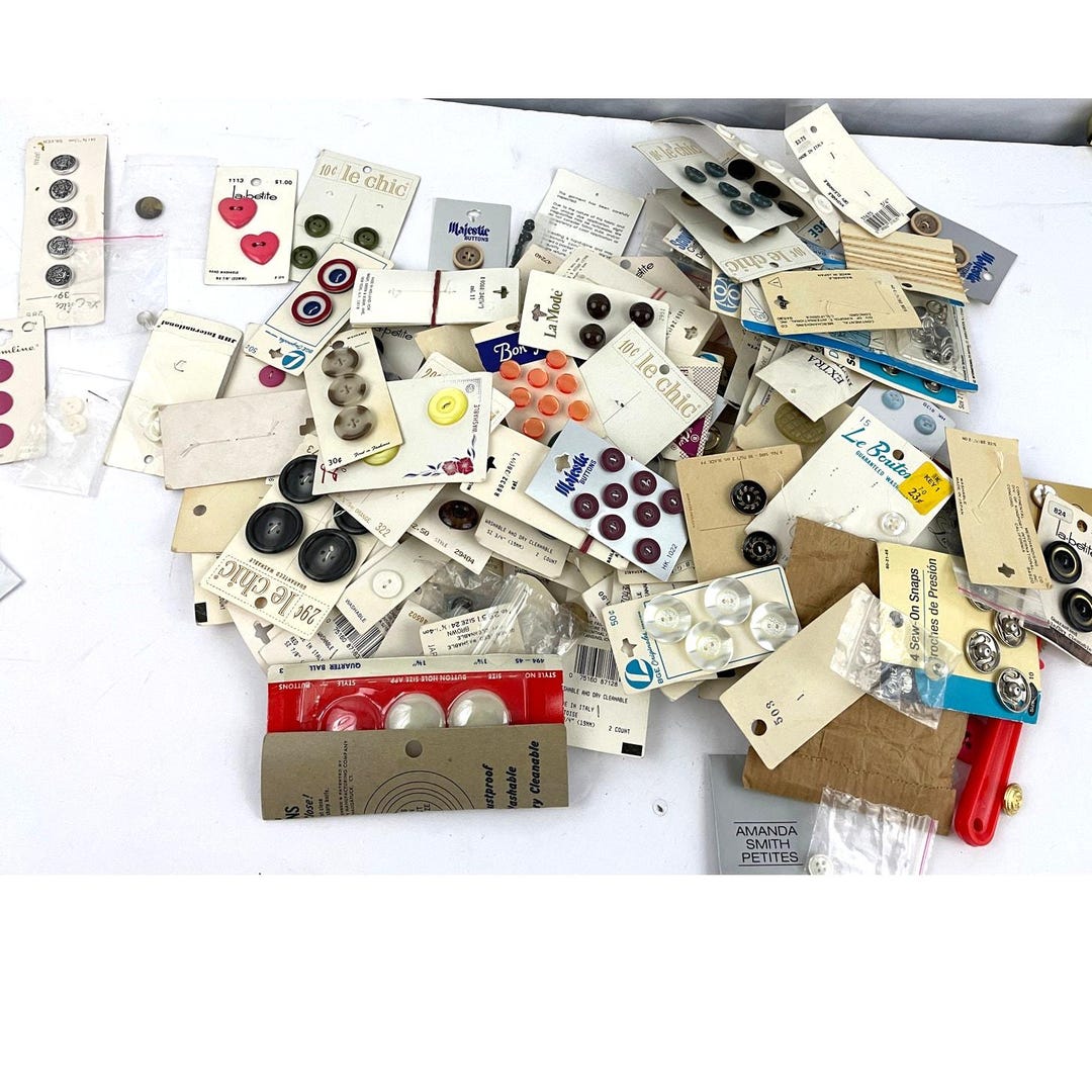 VTG Huge Lot Buttons on Cards Le Bouton La Mode Le Chic Over 70 Cards ...