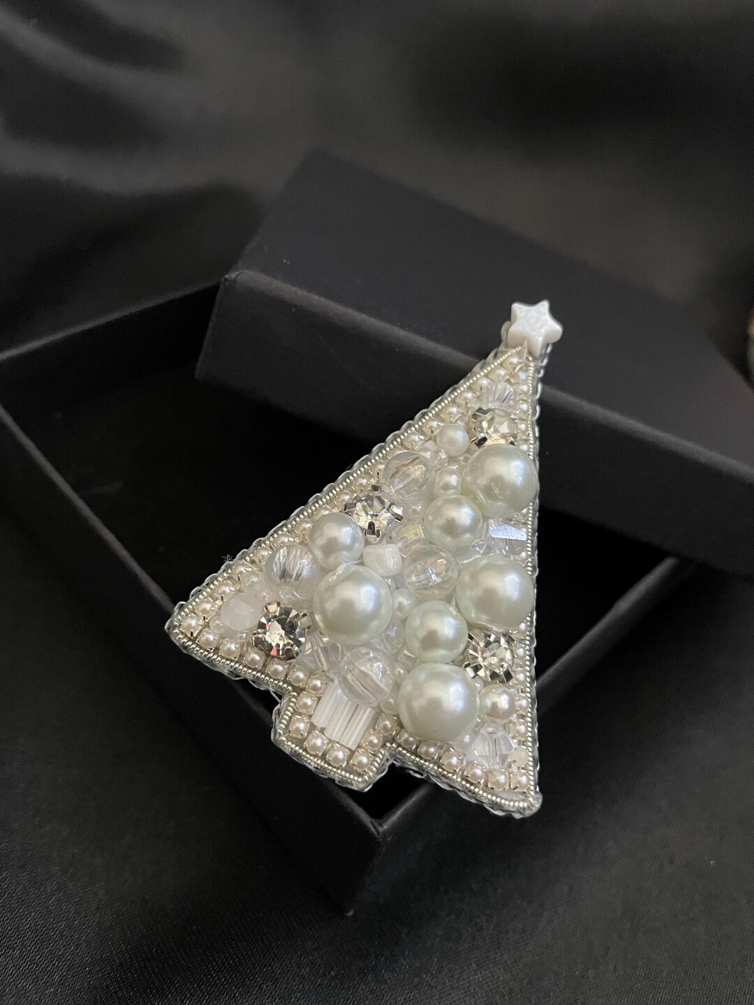 Handmade Christmas Tree Brooch: Beaded Holiday Decor - Etsy
