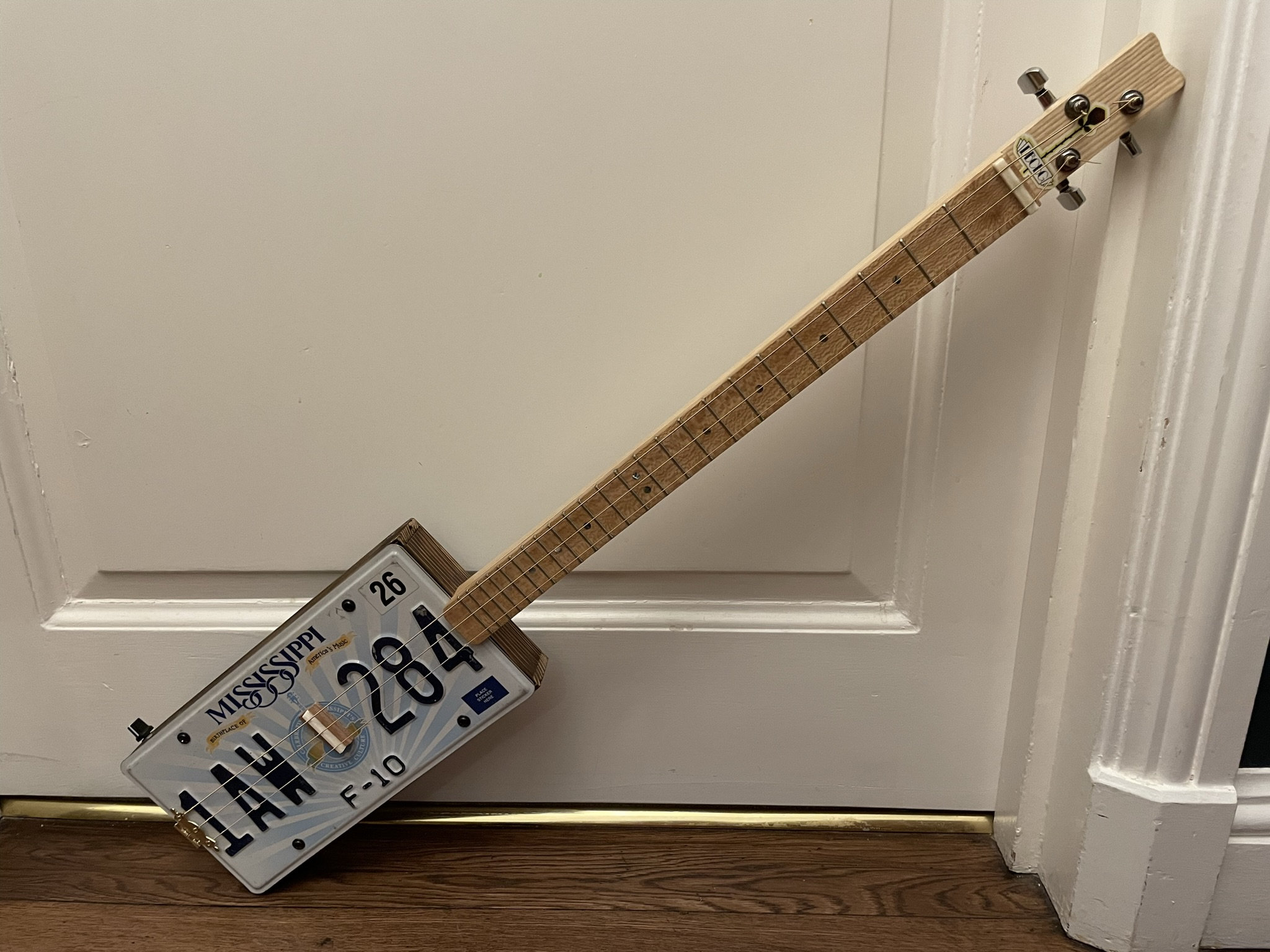 3 String Cigar Box, License Plate Guitar - Etsy