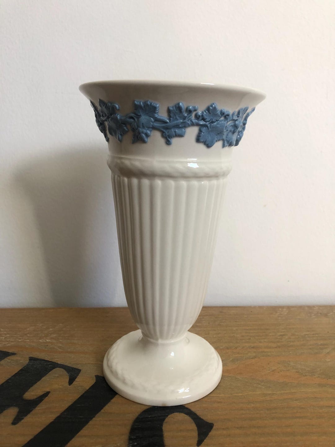 Vintage 1950's Wedgwood Etruria & Barlaston Embossed Queensware Trumpet ...