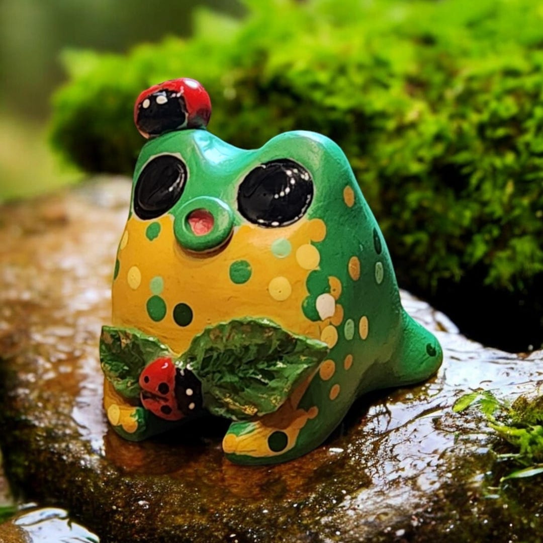 Ladybug Chubby Frog, Grumpy Frog, Hand-painted, Tiny Frog, Fairy Animal, Ceramic Ornament, Desk ...