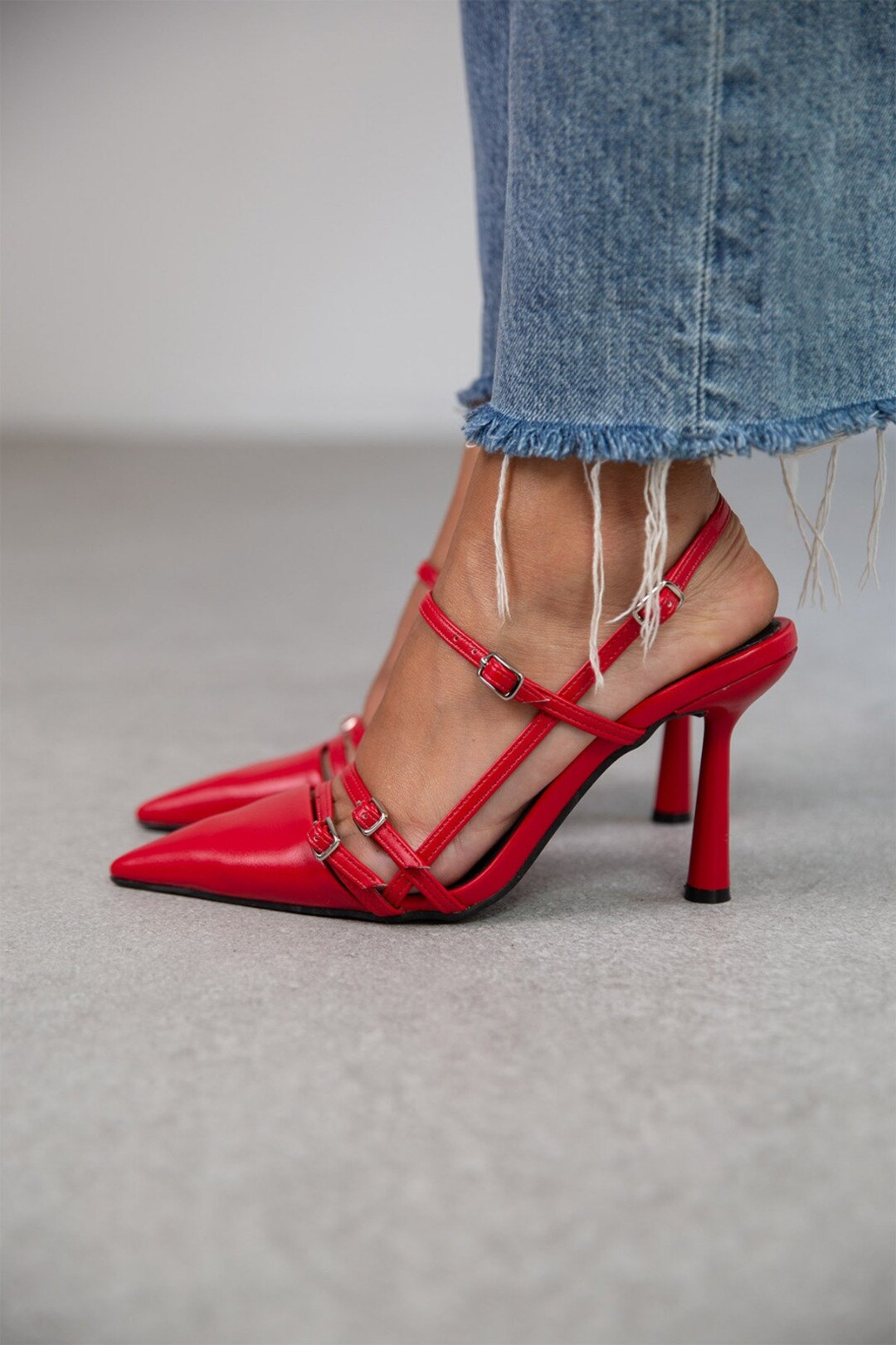 Zapatos de tacón alto de cuero rojo, charol, zapatos con punta en punta ...