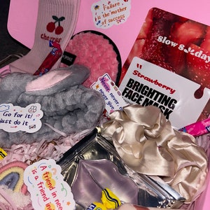 Pink Pamper Box / Gift Box for Her , Skincare, Relax, Make-up ...