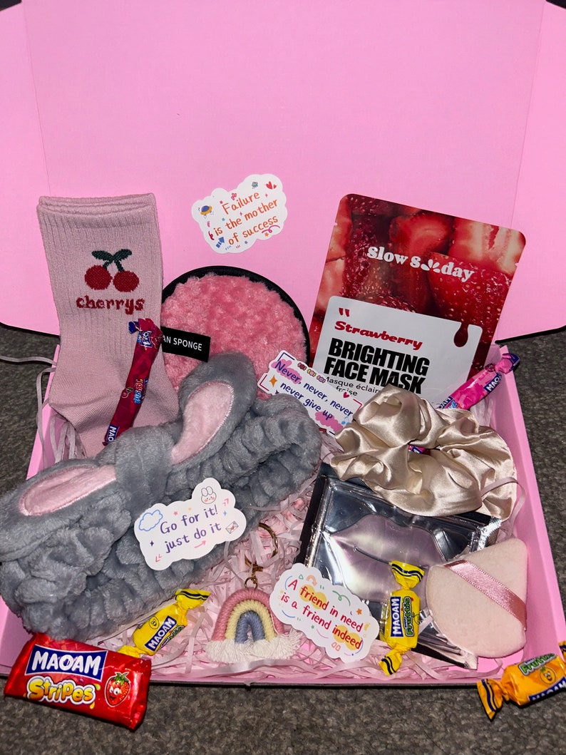 Pink Pamper Box / Gift Box for Her , Skincare, Relax, Make-up ...