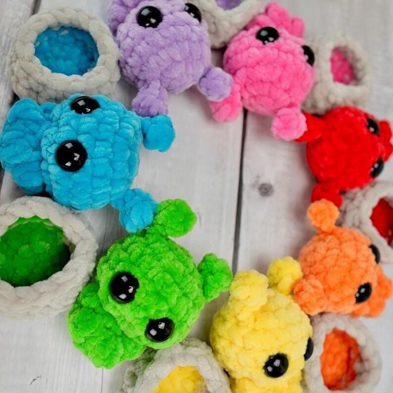 Arnold the Alien Crochet Pattern – No Sew Amigurumi UFO Creature Toy ...