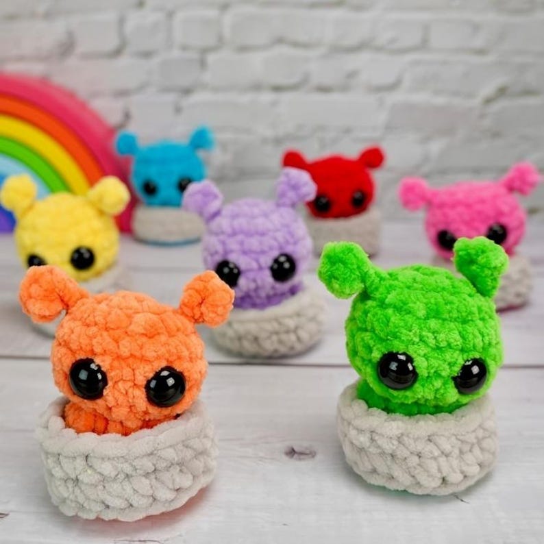 Arnold the Alien Crochet Pattern – No Sew Amigurumi UFO Creature Toy ...