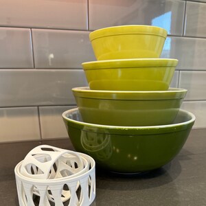 Set of 3 Pyrex Mixing and Cinderella Bowl Display Stands | Vintage Bowl ...