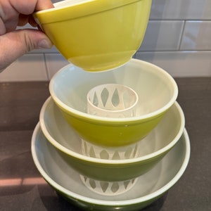 Set of 3 Pyrex Mixing and Cinderella Bowl Display Stands | Vintage Bowl ...