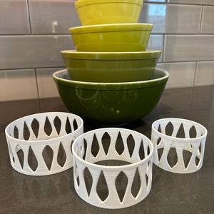 Set of 3 Pyrex Mixing and Cinderella Bowl Display Stands | Vintage Bowl ...