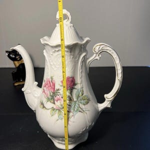 Victoria Carlsbad Vintage 1980s Tall Embossed Rosalind Teapot Austria ...