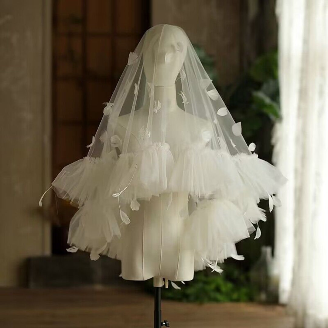 Korean Style Bridal Short Veil With Ostrich Feather,ruffled Lace Trim ...