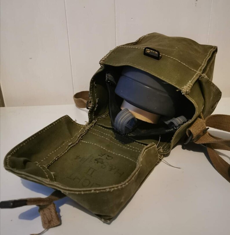 British Army Ww2 1940s Lightweight Gas Mask - Etsy UK