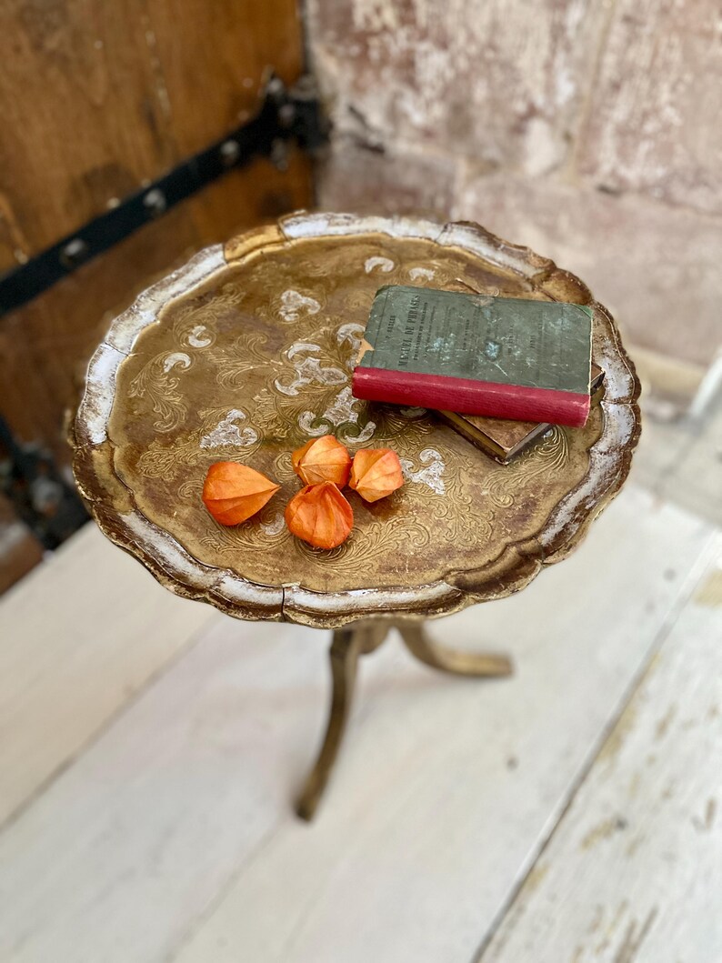 Vintage Florentine Gilt Wood Side Table | Small Hollywood Regency Round ...