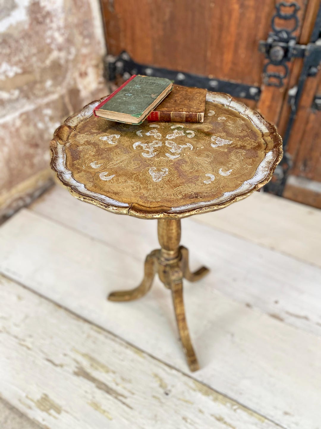 Vintage Florentine Gilt Wood Side Table | Small Hollywood Regency Round ...