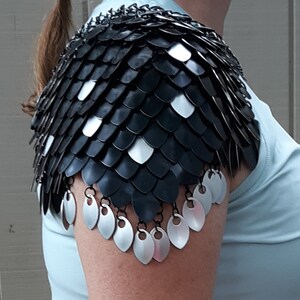 Pixi Chainmail Shoulder Armor With Fringe Scalemail Shoulder Armor With ...