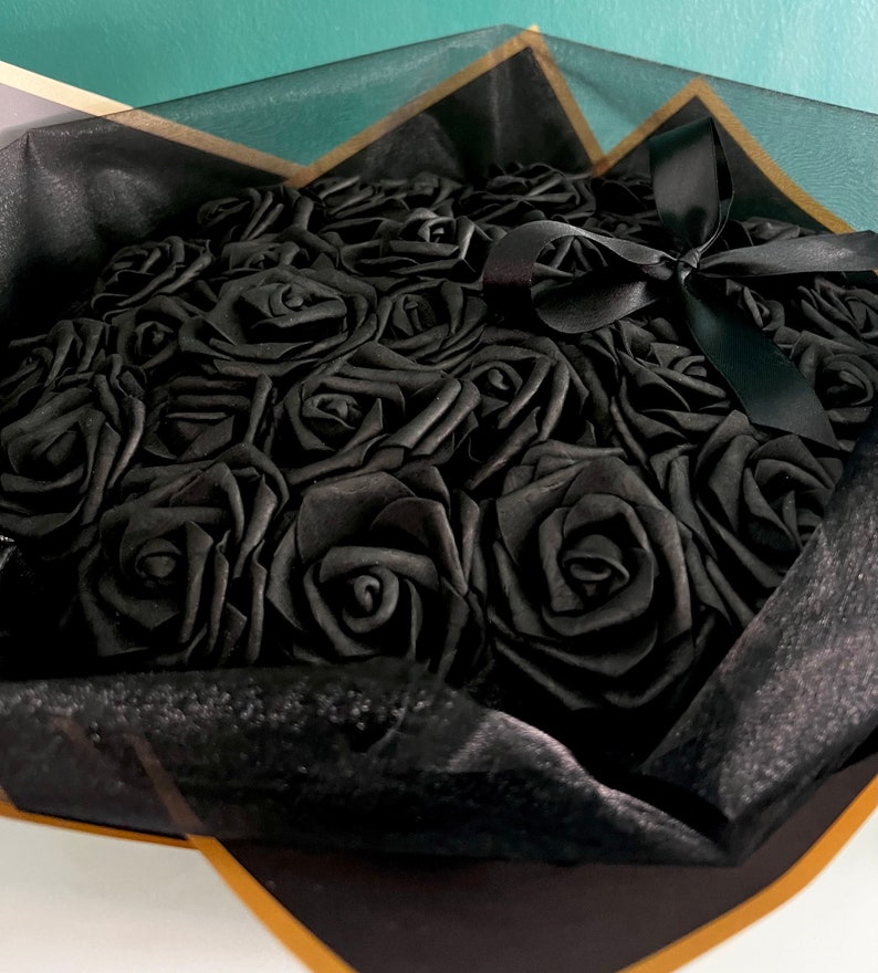 Black and Gold Eternal Rose Bouquet Flowers Black Roses Gift Ideas ...