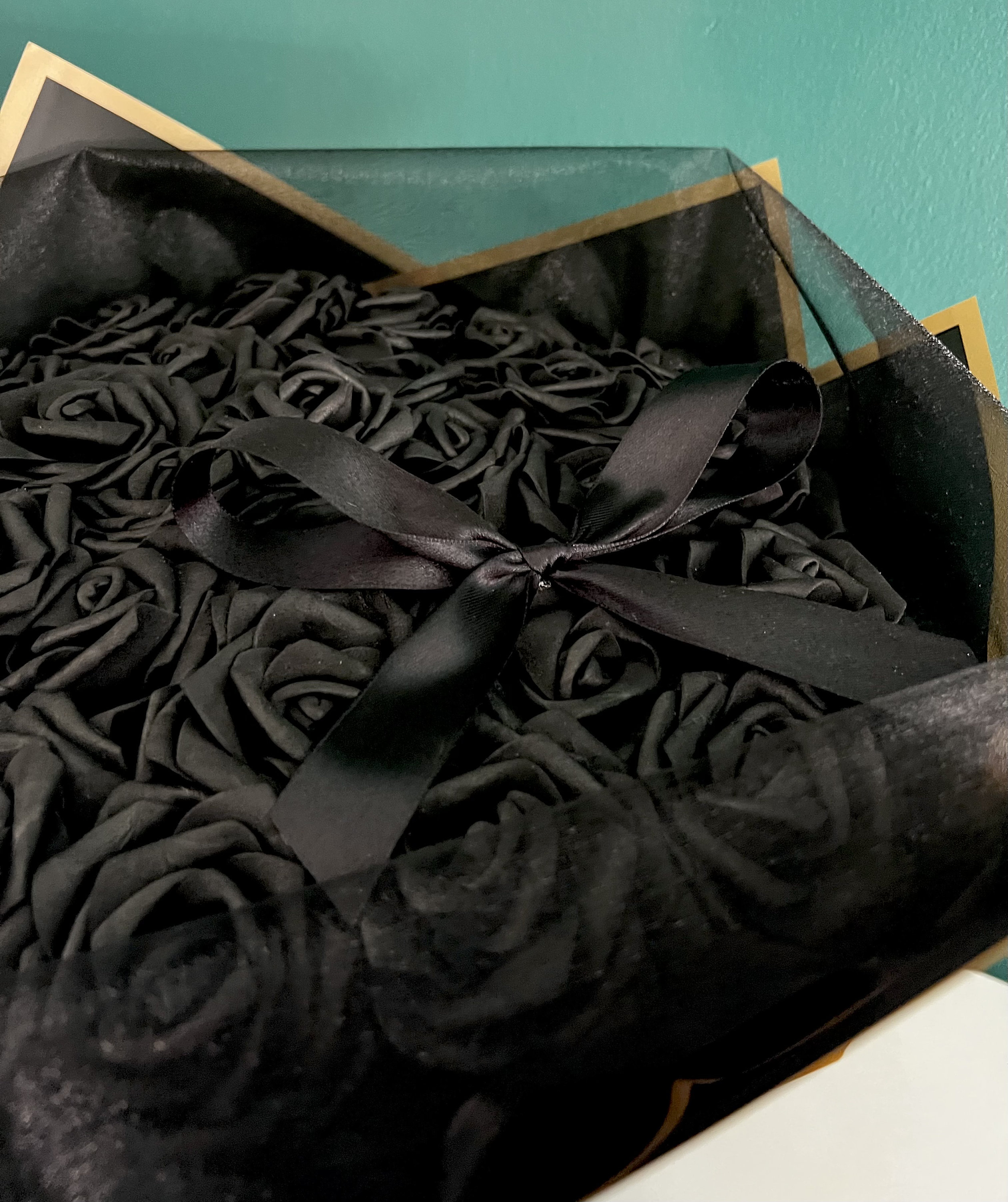 Black and Gold Eternal Rose Bouquet Flowers Black Roses Gift Ideas ...