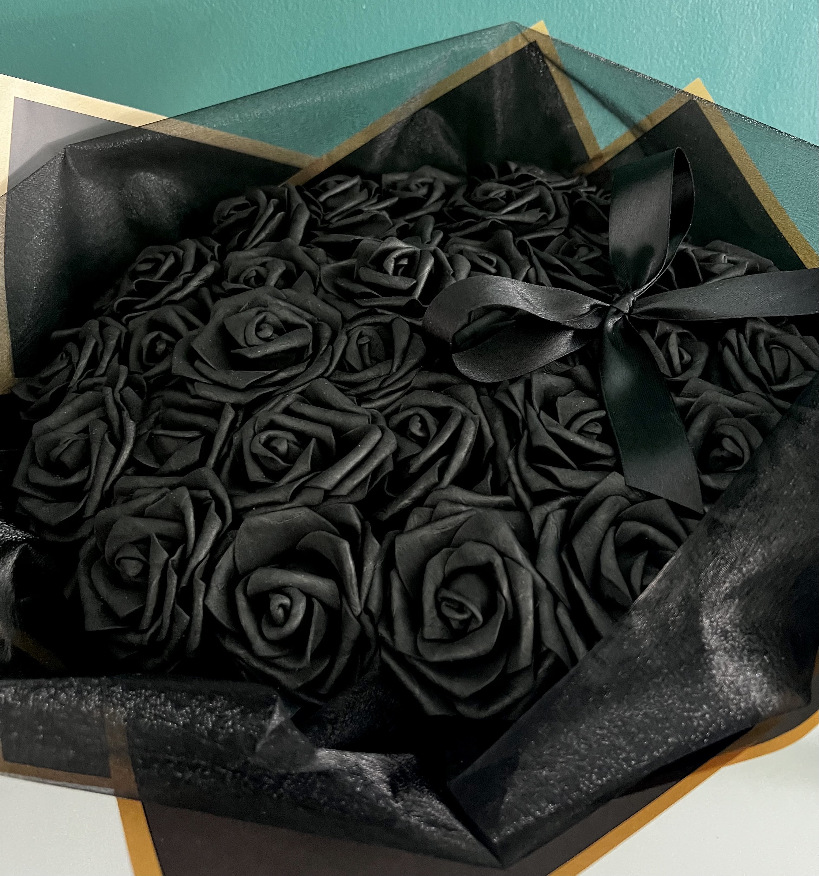 Black and Gold Eternal Rose Bouquet Flowers Black Roses Gift Ideas ...