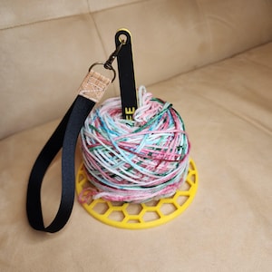 Portable Mini-minder Yarn Holder – 3D Printed Knitting Accessory - Etsy