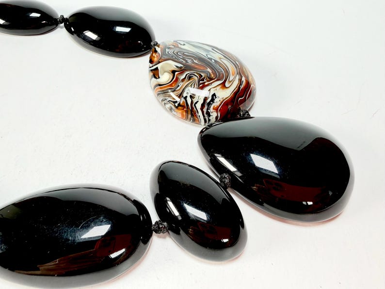 Collana Sobral "Elen" in resina color Carmelo e nera (005411) - Etsy Italia