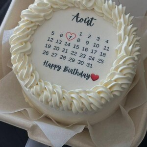 Trending Edible Round Cake Calendar , Personslised Text, Month, Day in ...