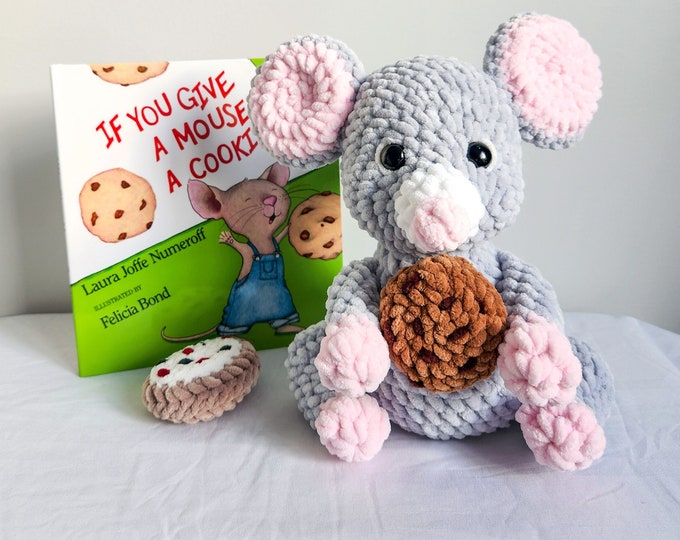 Mouse With Cookie Plushie - With Book, Amigurumi, Crochet - Etsy