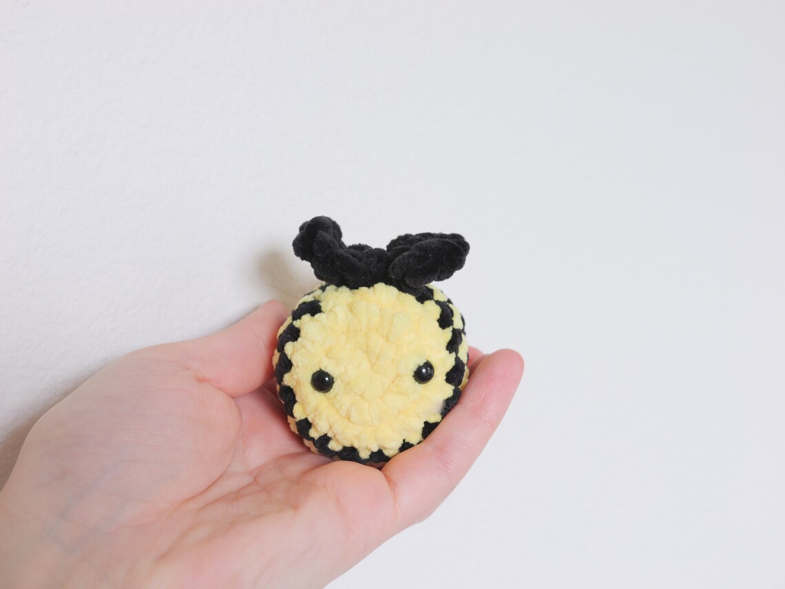 Amigurumi Mini Bee Crochet Plushie, Cute Kawai Insect Toy, Velvet Tiny ...