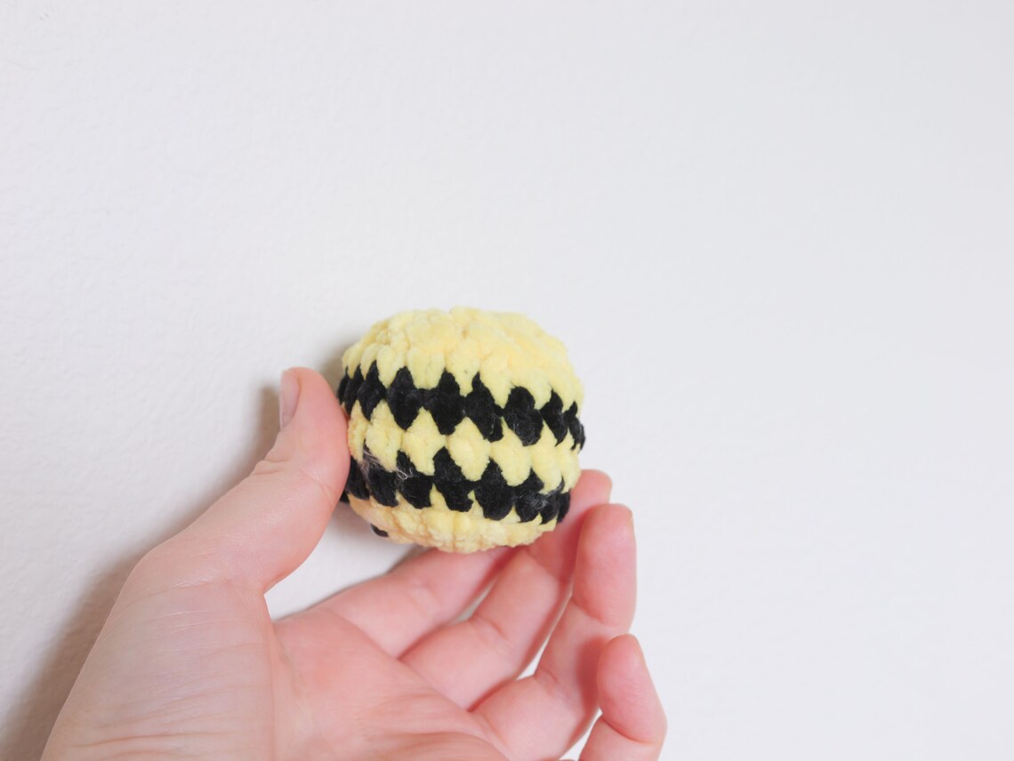 Amigurumi Mini Bee Crochet Plushie, Cute Kawai Insect Toy, Velvet Tiny ...