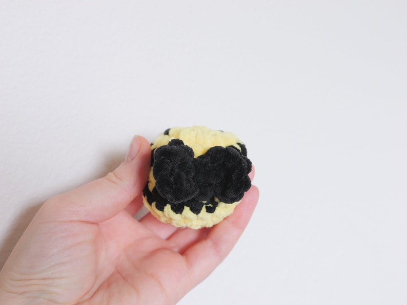Amigurumi Mini Bee Crochet Plushie, Cute Kawai Insect Toy, Velvet Tiny ...