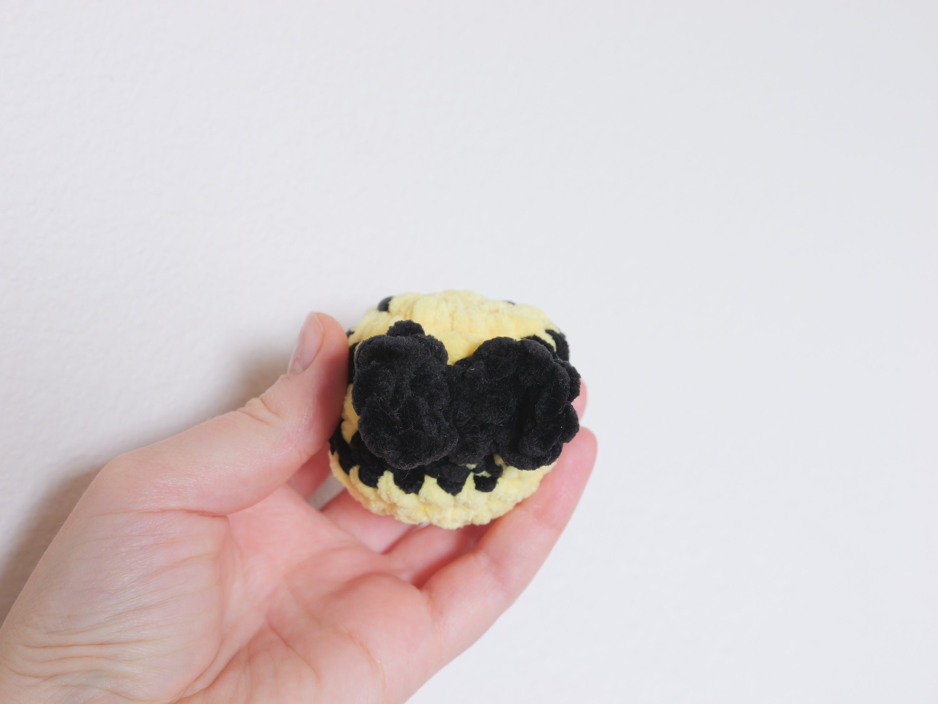 Amigurumi Mini Bee Crochet Plushie, Cute Kawai Insect Toy, Velvet Tiny ...