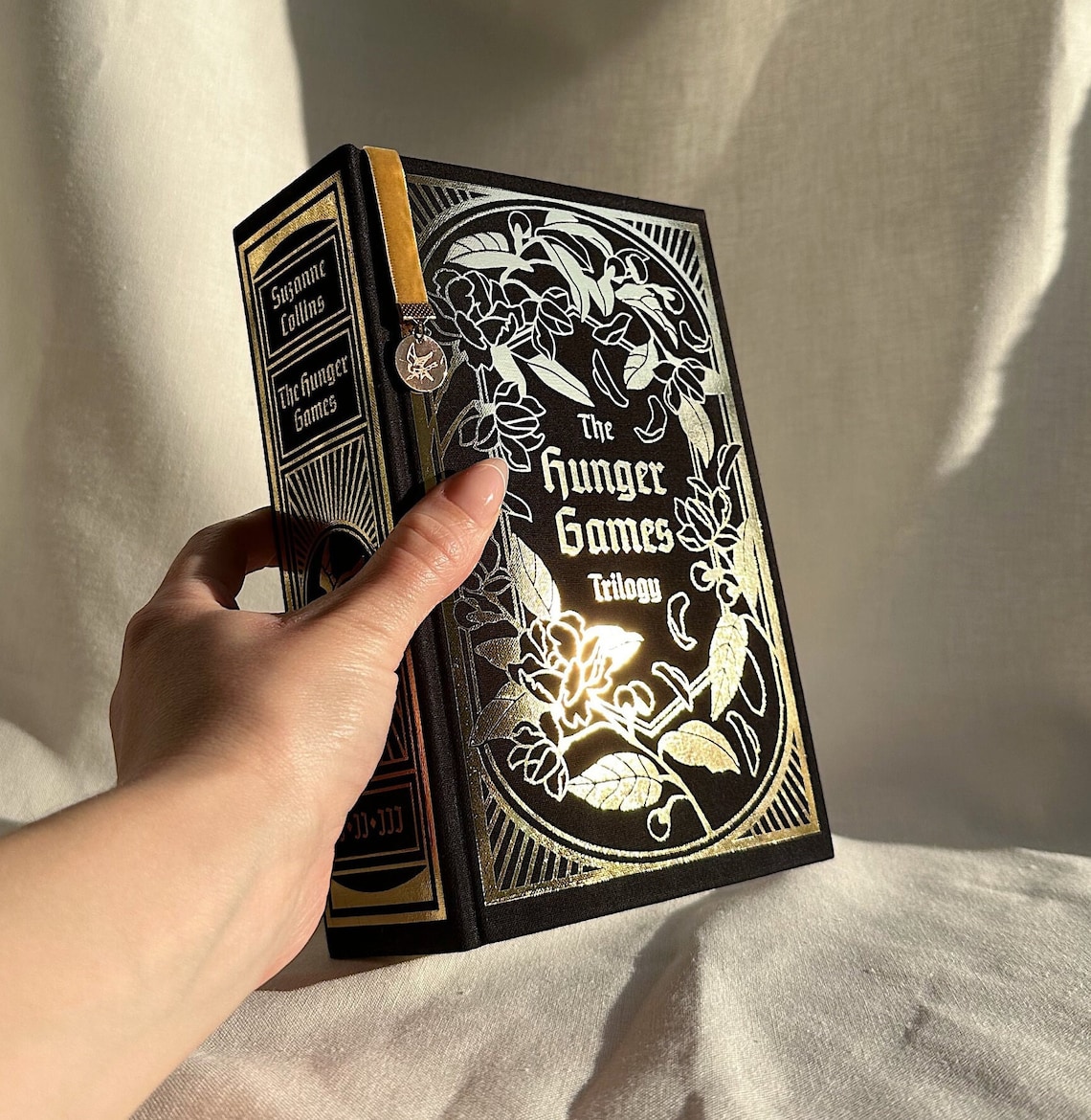 The Hunger Games Series Omnibus Includes the Hunger Games, Catching ...