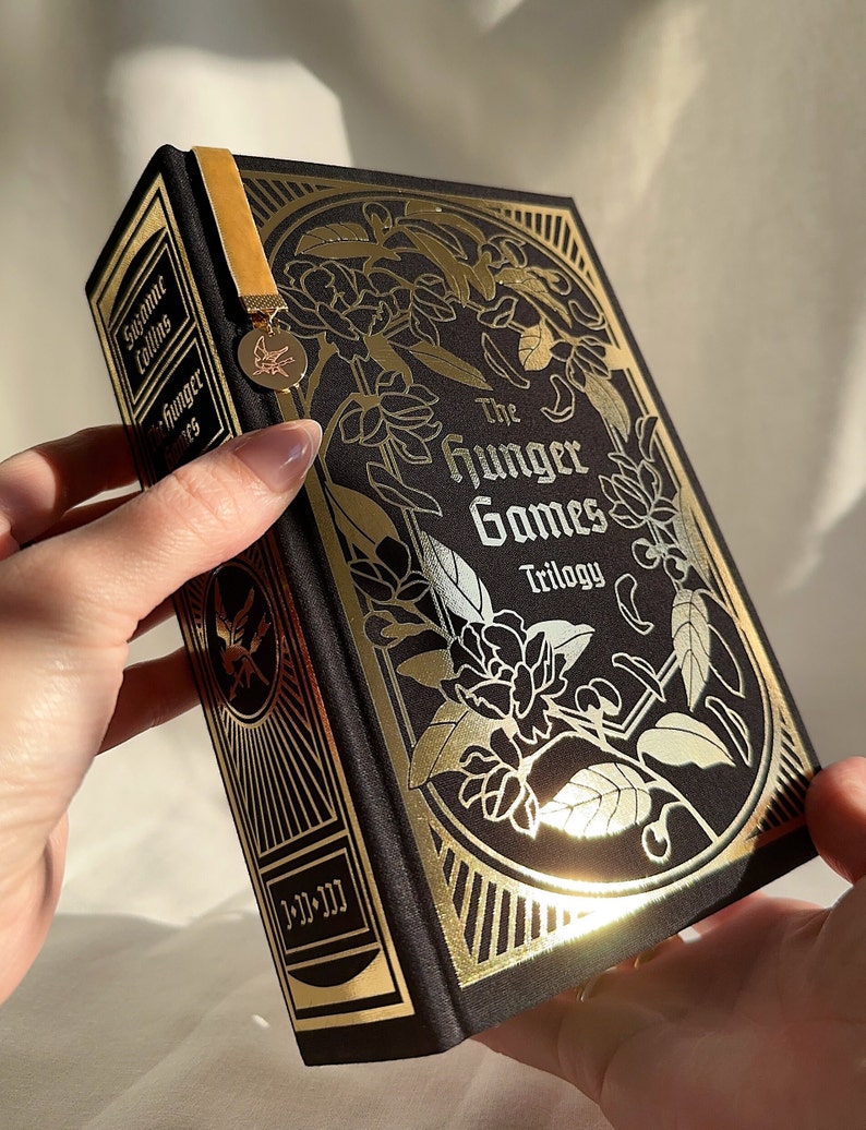 The Hunger Games Series Omnibus Includes the Hunger Games, Catching ...