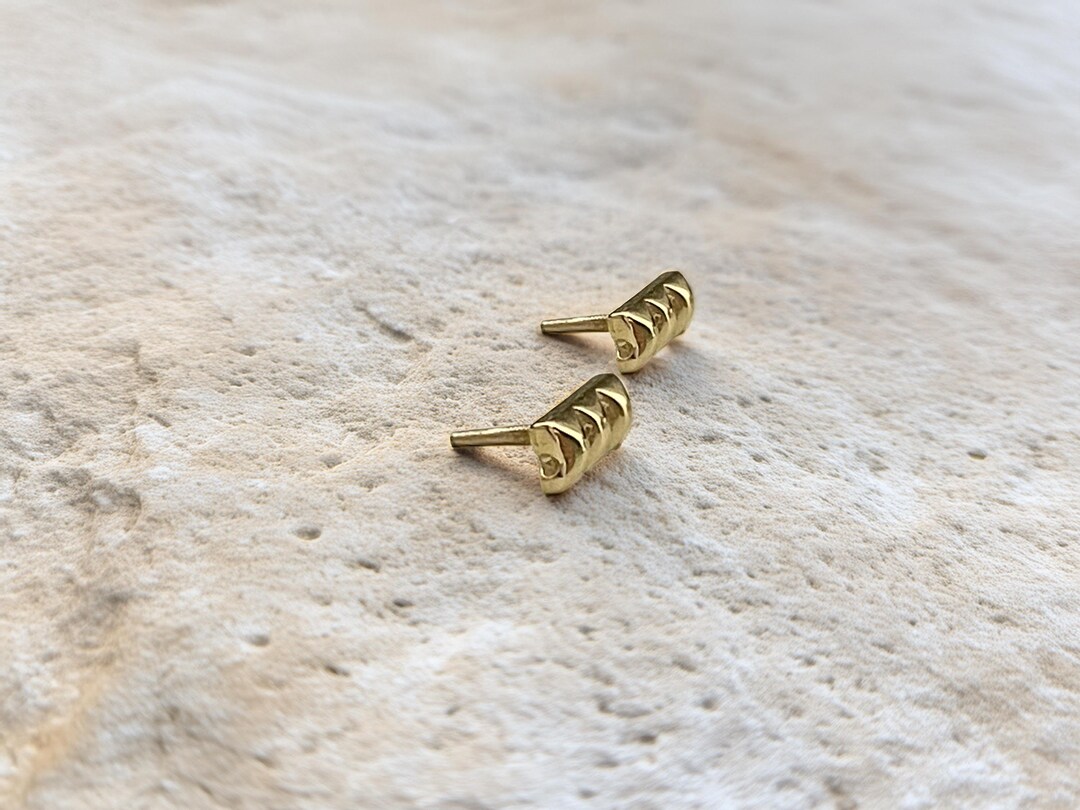 14K Solid Gold Bar Stud Earring: Minimalist Helix Tragus Piercing - Etsy
