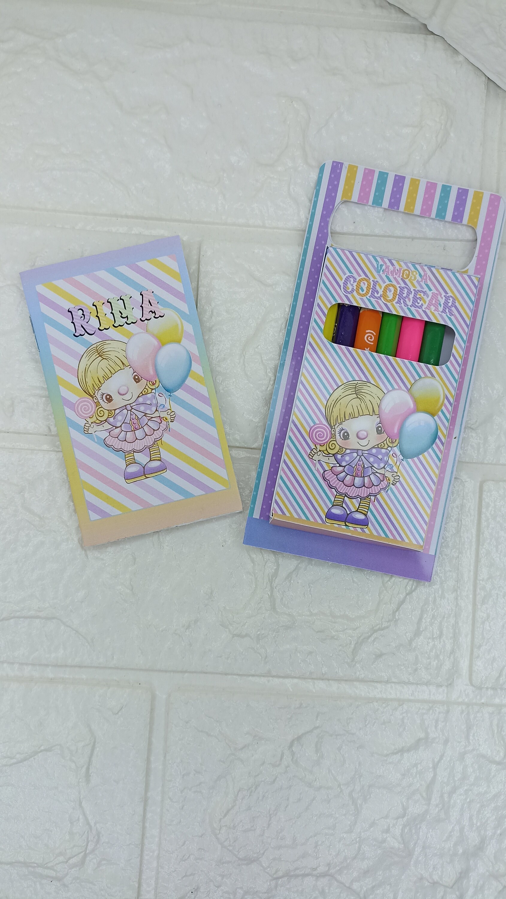 Mini Crayons Box for Coloring, Wax Color Insert, Small Box With Handle ...