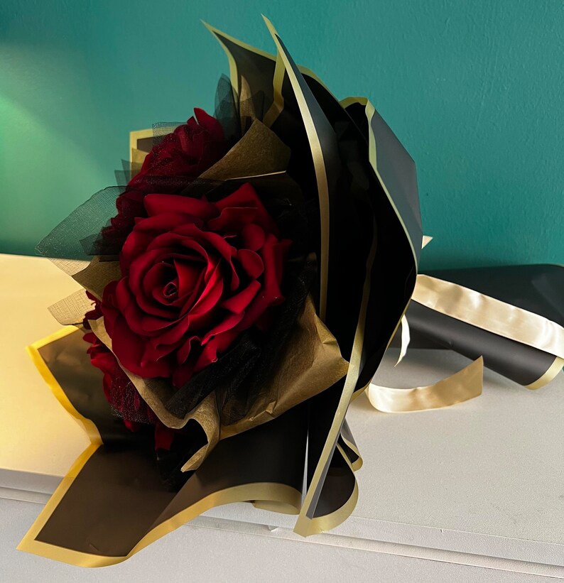 Artificial Red Rose Bouquets Valentines Gift Black Red and Gold Bouqet ...