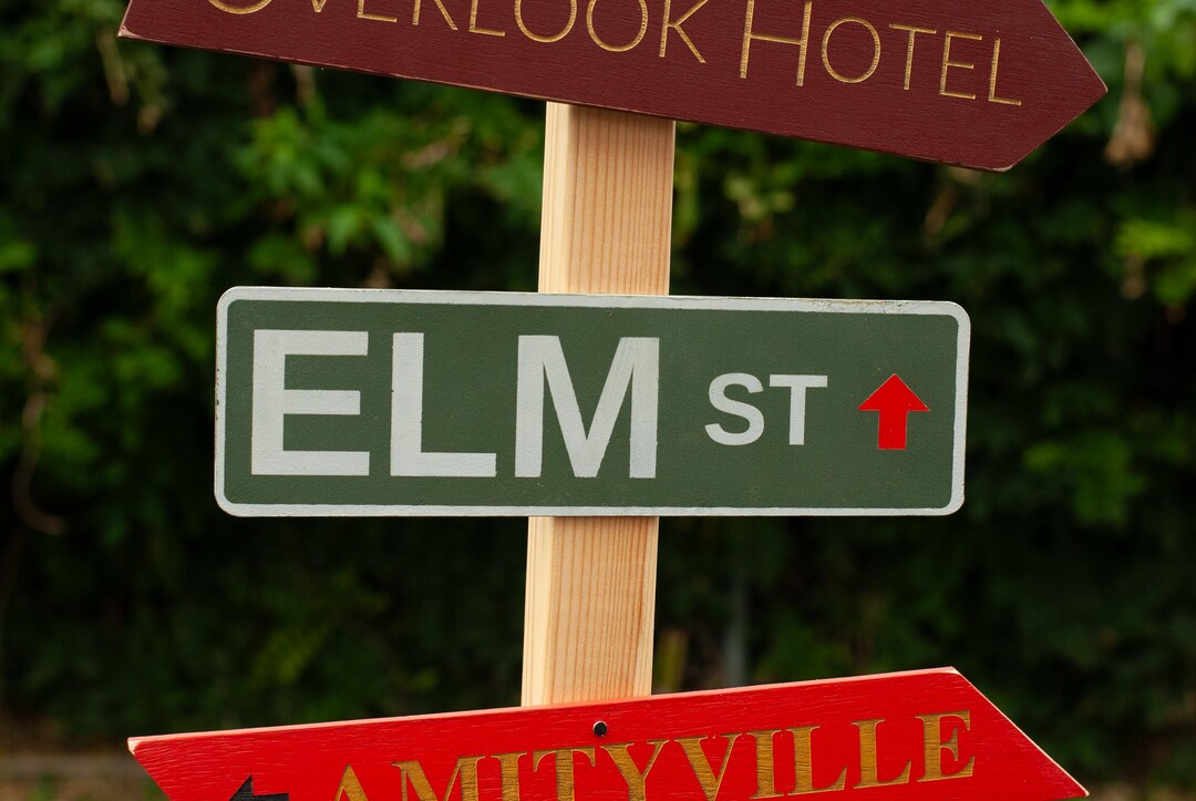 Horror-themed Directional Signs - Horror Decor Sign for Wall Hanging or ...