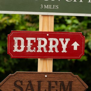 Horror-themed Directional Signs - Horror Decor Sign for Wall Hanging or ...