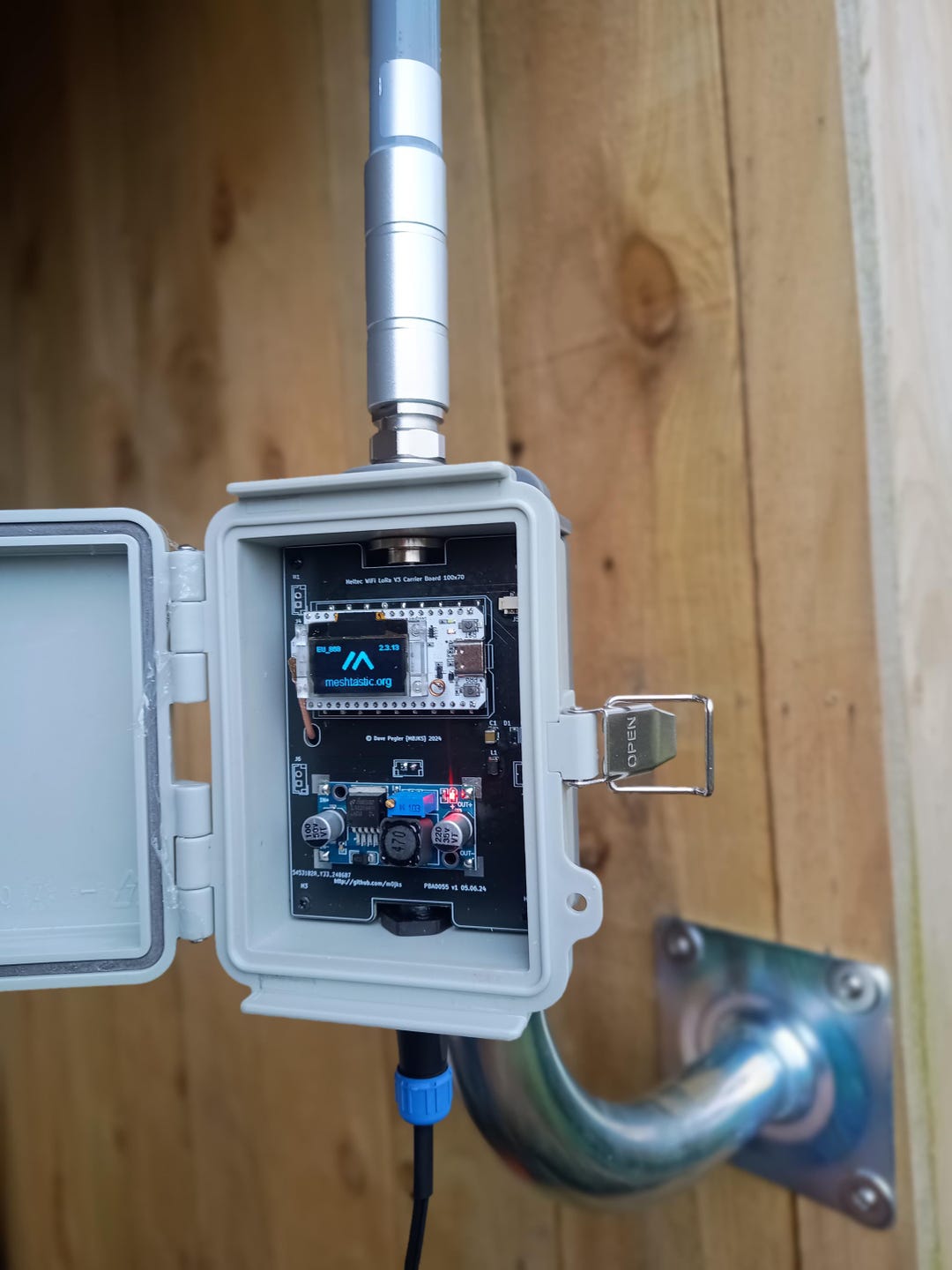 Meshcore/meshtastic Outdoor Repeater (868/915), Heltec V4 (+28dbm) or ...